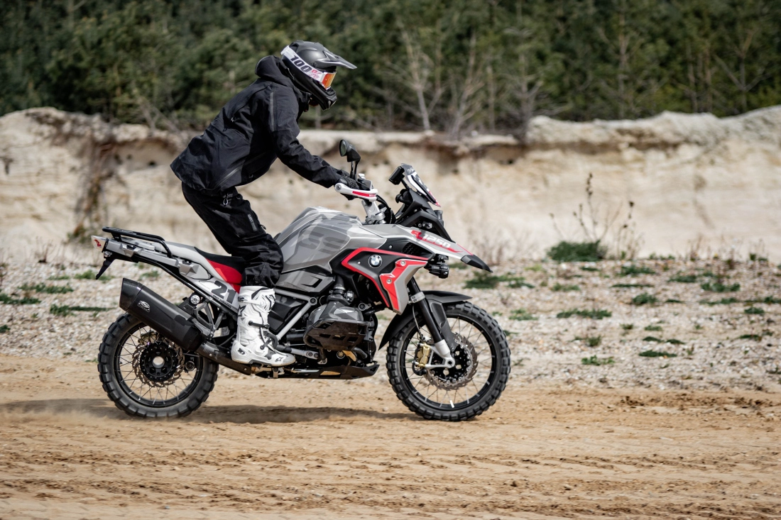 DR. JEKILL & MR. HYDE | THE EXHAUST - BMW R1300GS